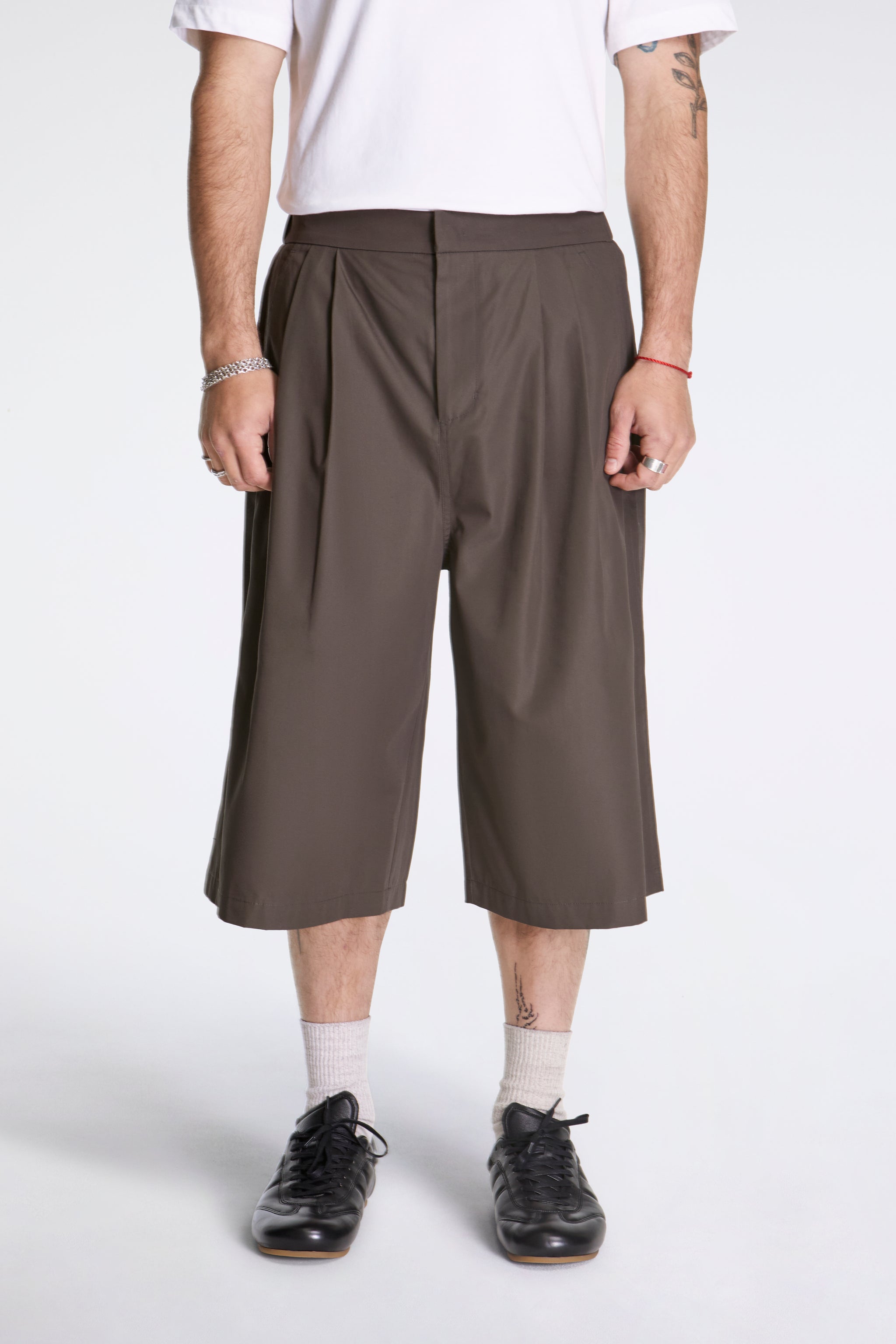 Amomento Two Tuck Wide Shorts Brown
